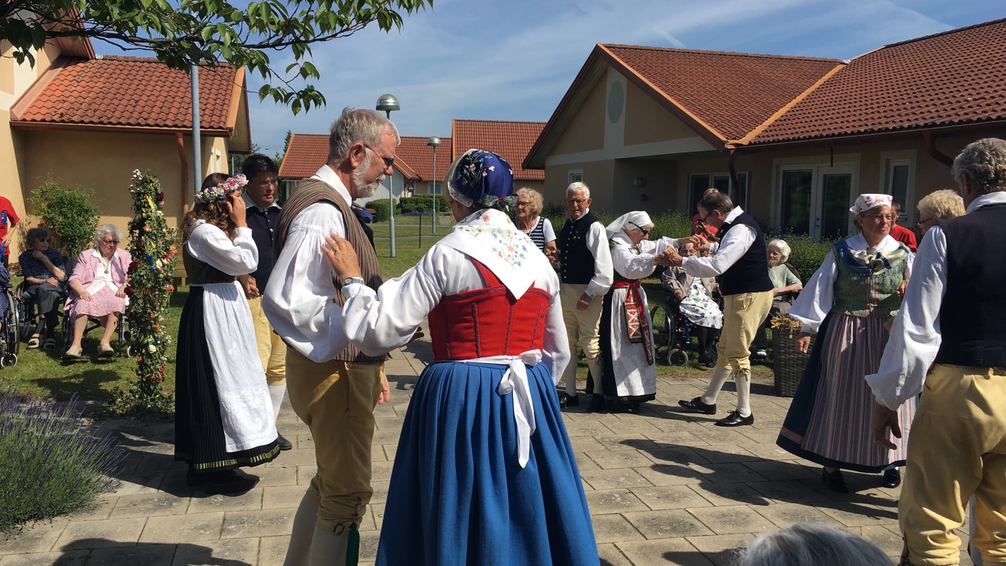 Midsommardans och sol i Bromölla - P4 Kristianstad | Sveriges Radio