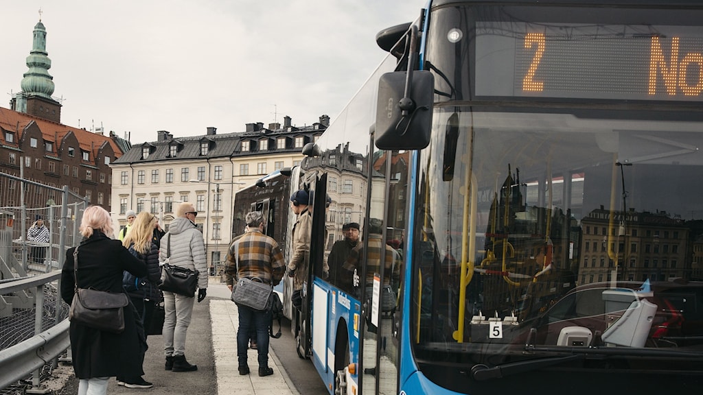 Färre parkeringsplatser i city när busslinjer snabbas upp - P4 ...