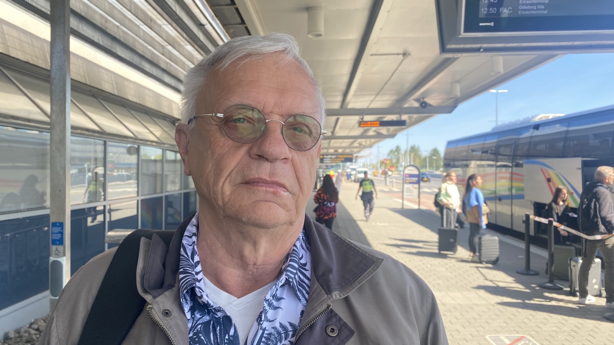 Hunddomaren Åke missar stortävling i Finland efter röklarmet: "Får ...