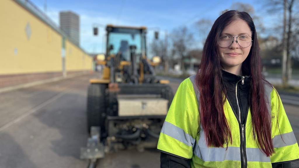Spårvagnarnas räddning i hösthalkan – Sara kör Borst-Erik | Sveriges Radio