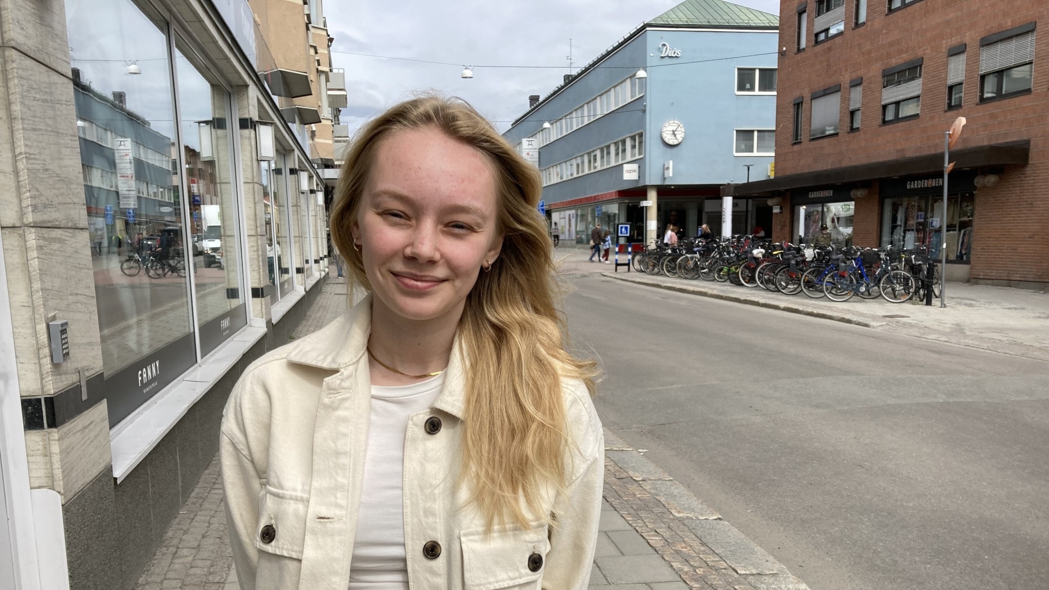 Thea springer första sträckan i sin barndoms skogar på Tiomila ...