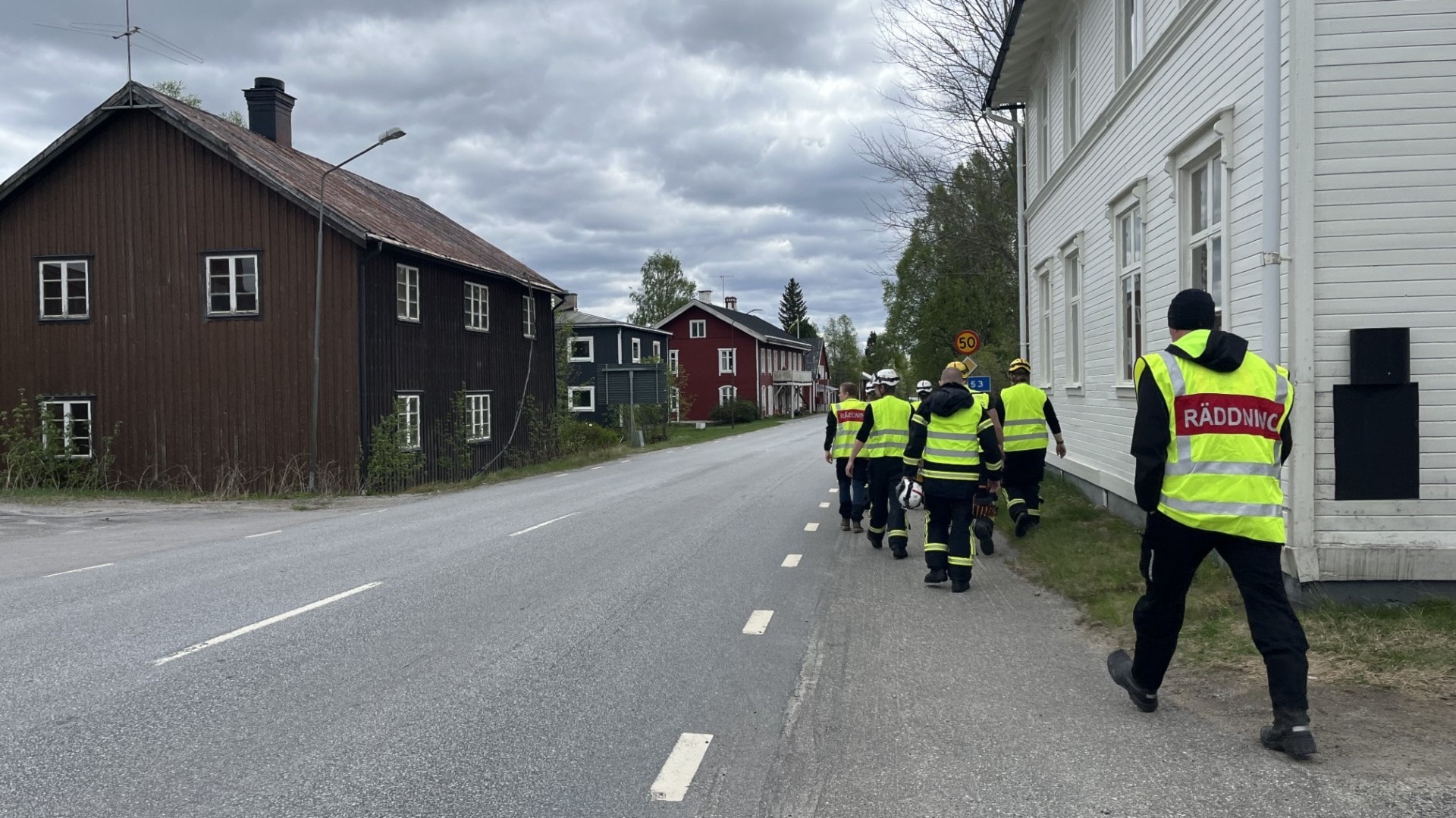 Tvåårig pojke försvunnen i Nordmaling – stor sökinsats | Sveriges Radio
