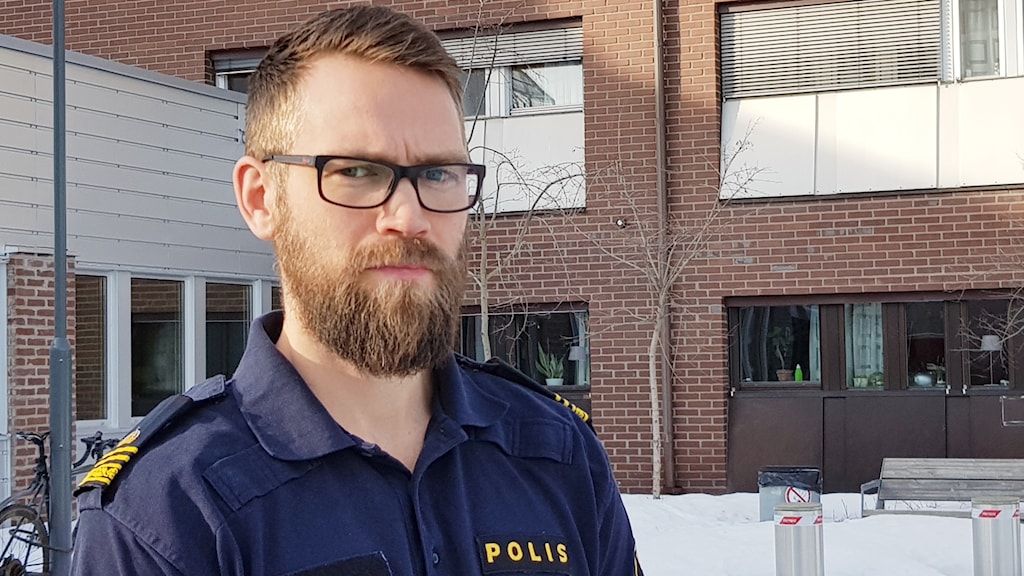 Polisen i Umeå: Vi står bakom beslutet att avlägsna protes - P4 ...