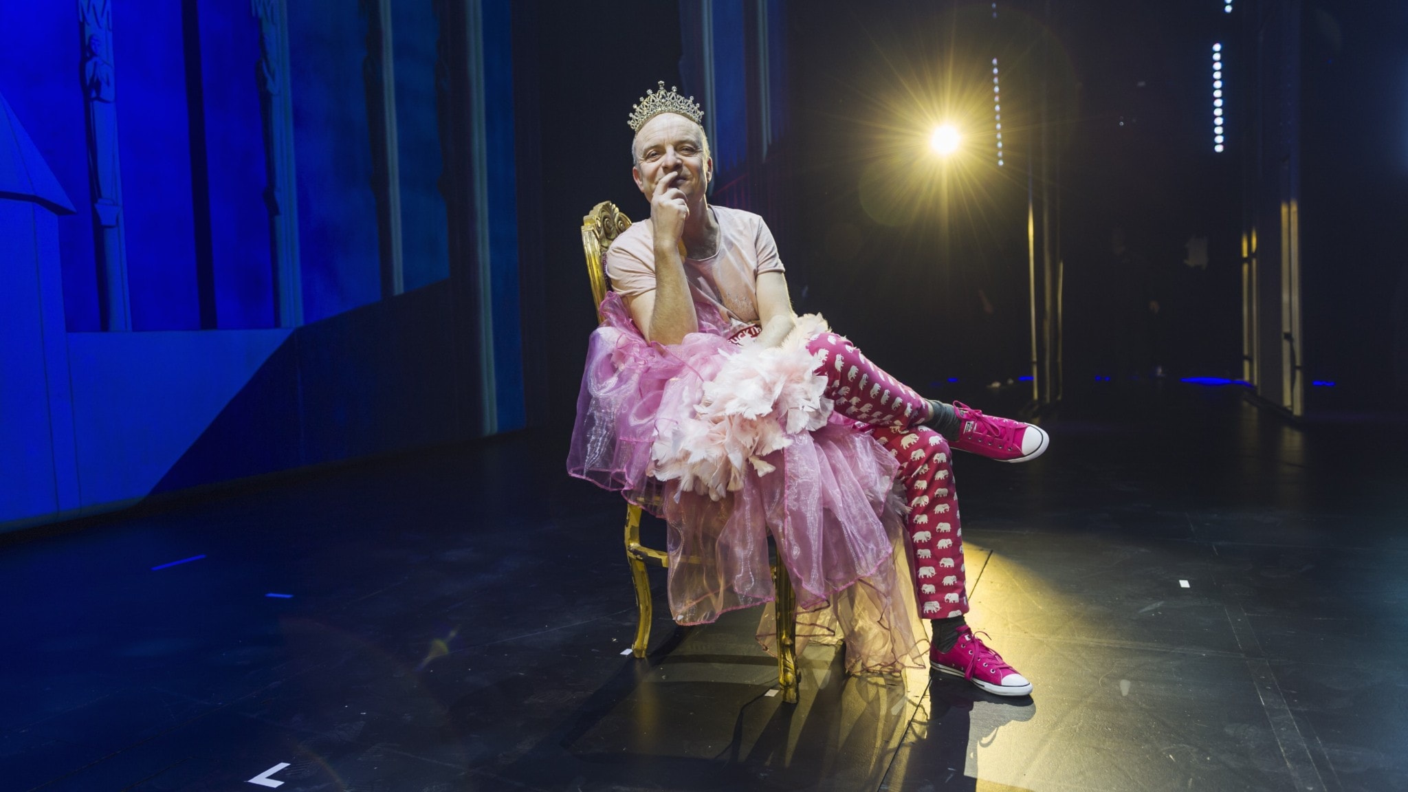 Jonas Gardell: ”Tror man behöver en liten rosa farbror i tiara” - P4 ...