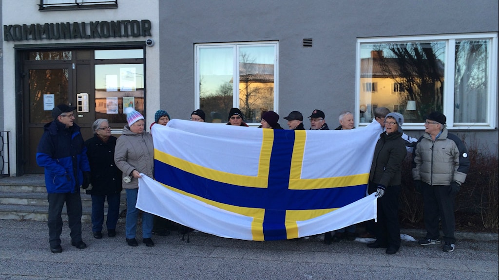 Sverigefinnar flaggade i Kolsva - P4 Västmanland | Sveriges Radio