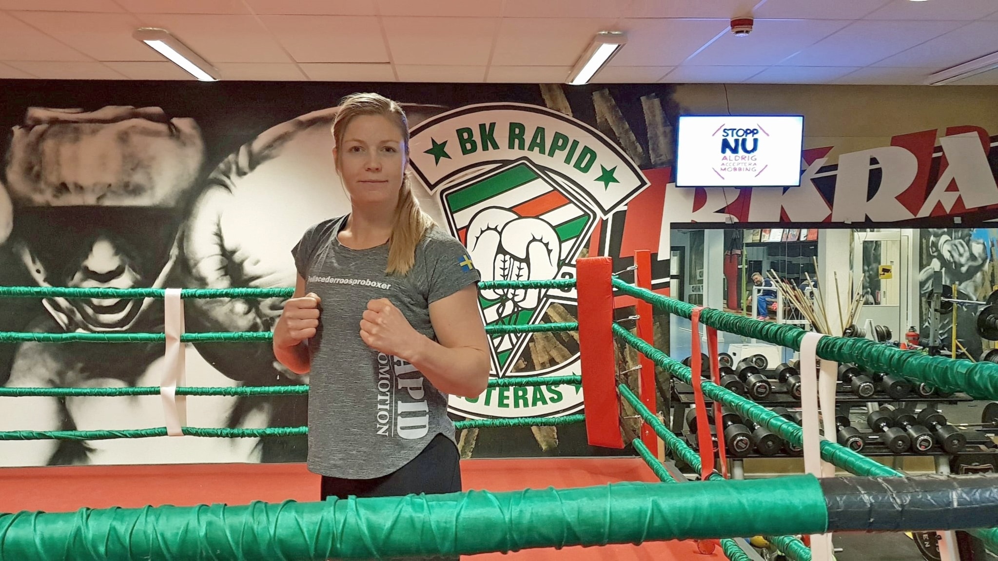 Västeråsaren Elin Cederroos världsmästare i boxning | Sveriges Radio