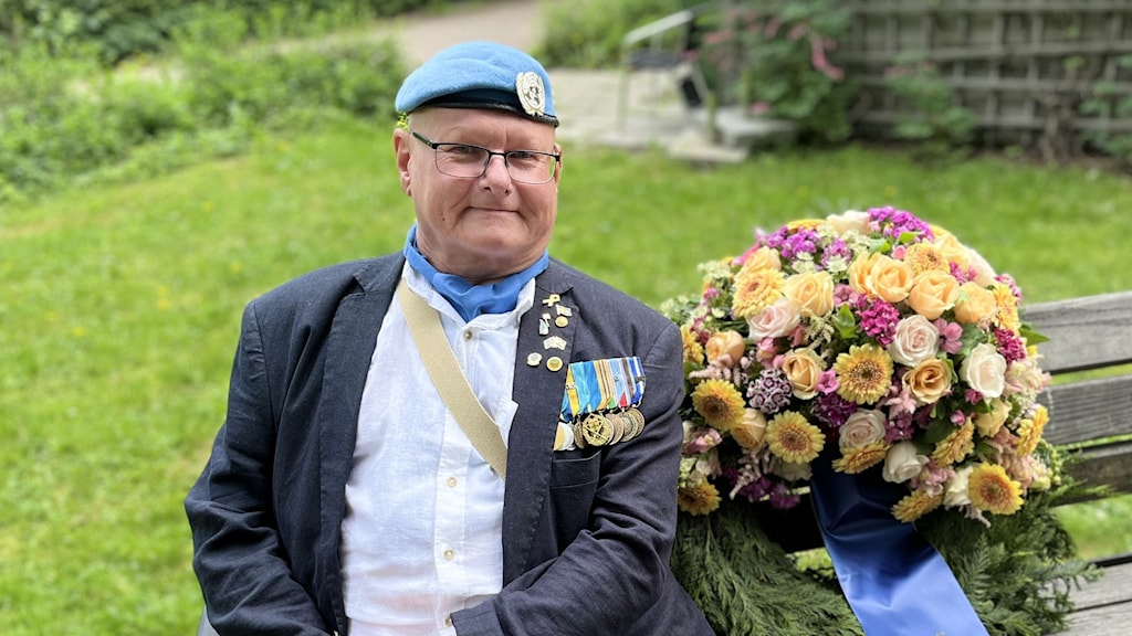 Starka känslor när veteraner hyllas: ”Får aldrig glömmas” - P4 Uppland ...
