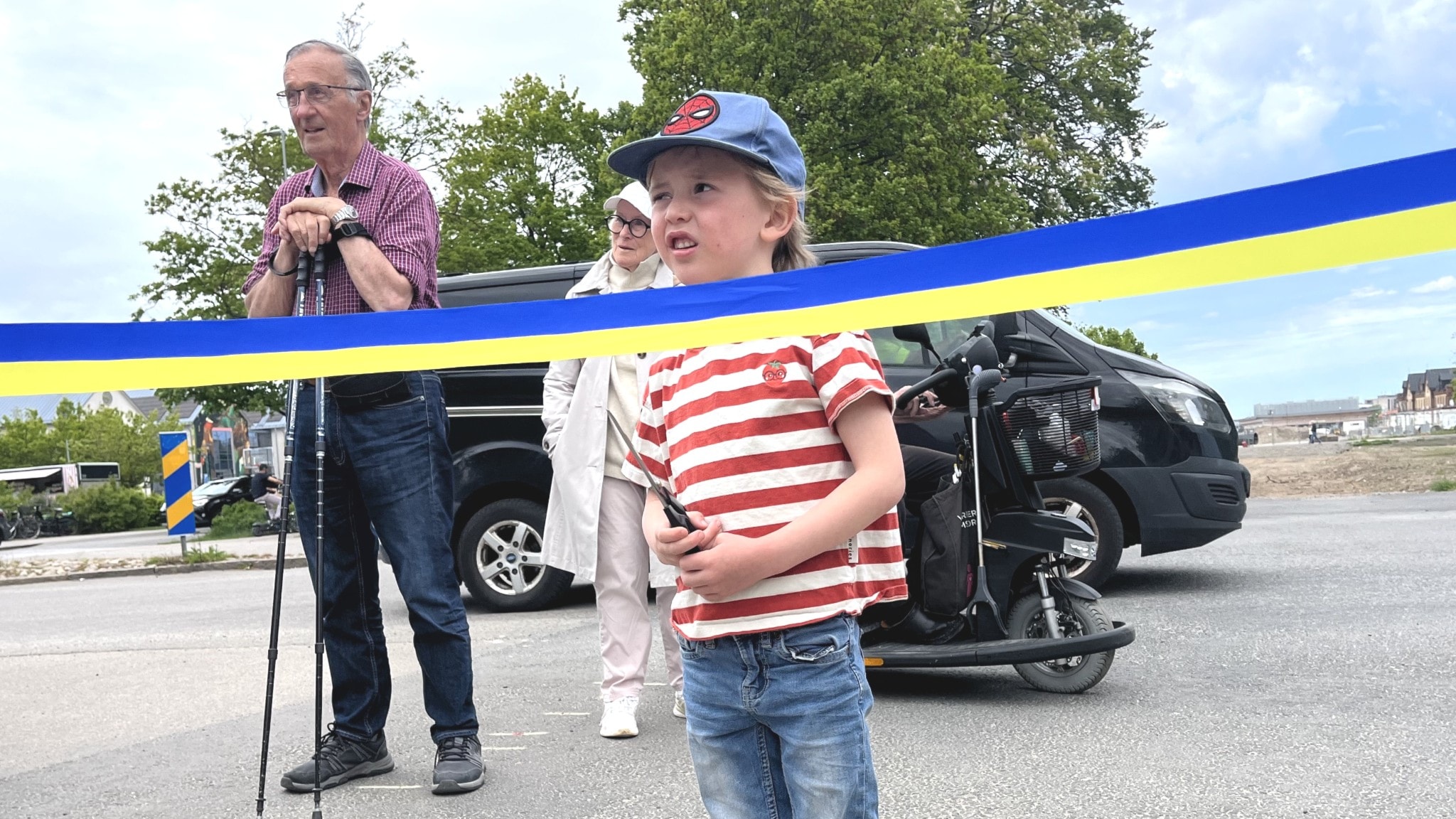 Banvall i Varberg öppen – tågfantasten Folke, 5 år, klippte bandet ...