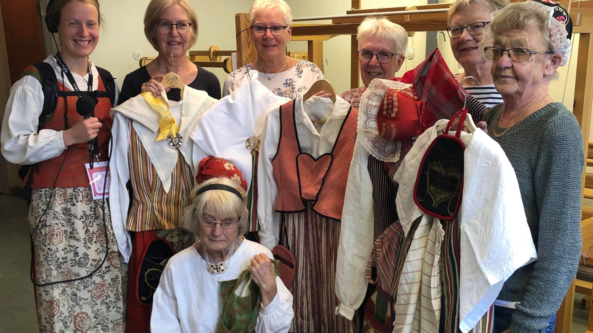 Vävstugan i Unnaryd visade upp sina folkdräkter | Sveriges Radio