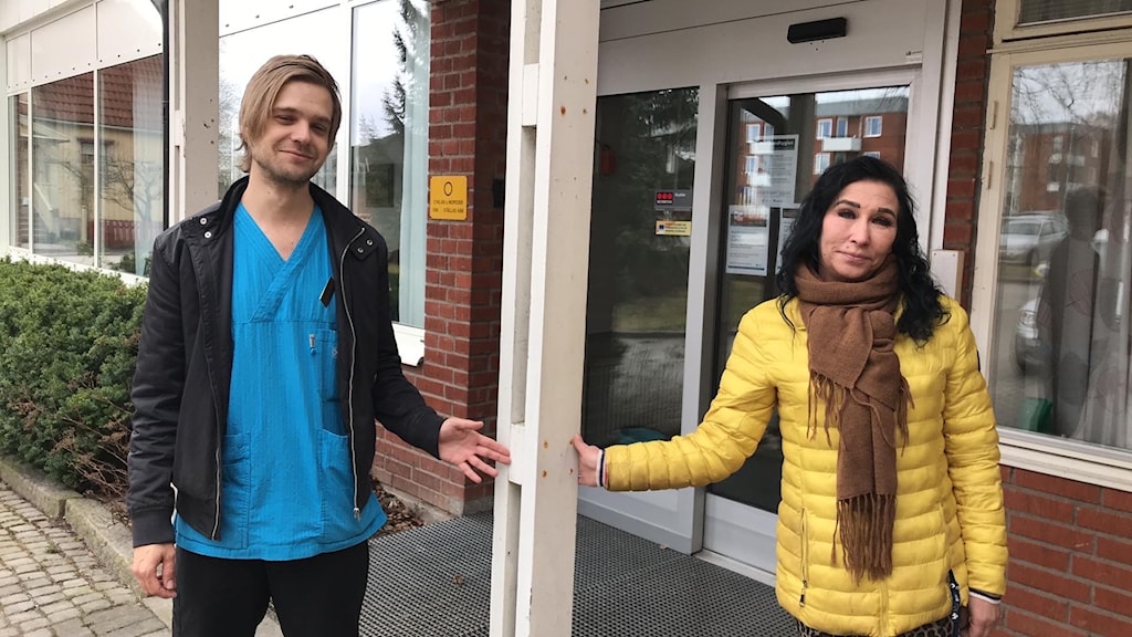 Vårdpersonal får blommor och chokladaskar - P4 Örebro | Sveriges Radio