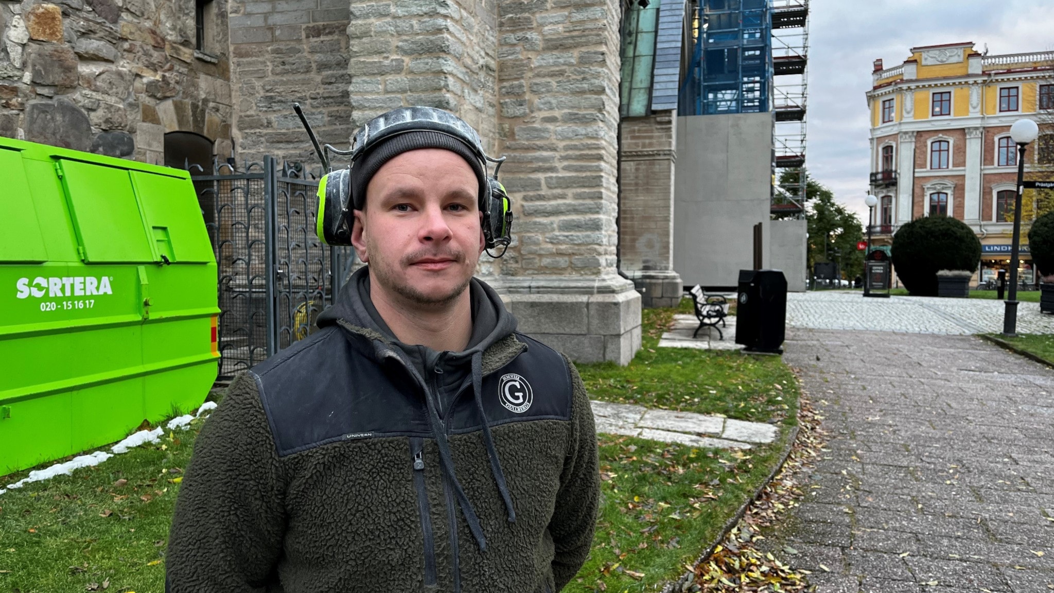 Mäster Philip vet hur en sten ska klyvas – får papper på det - P4 ...