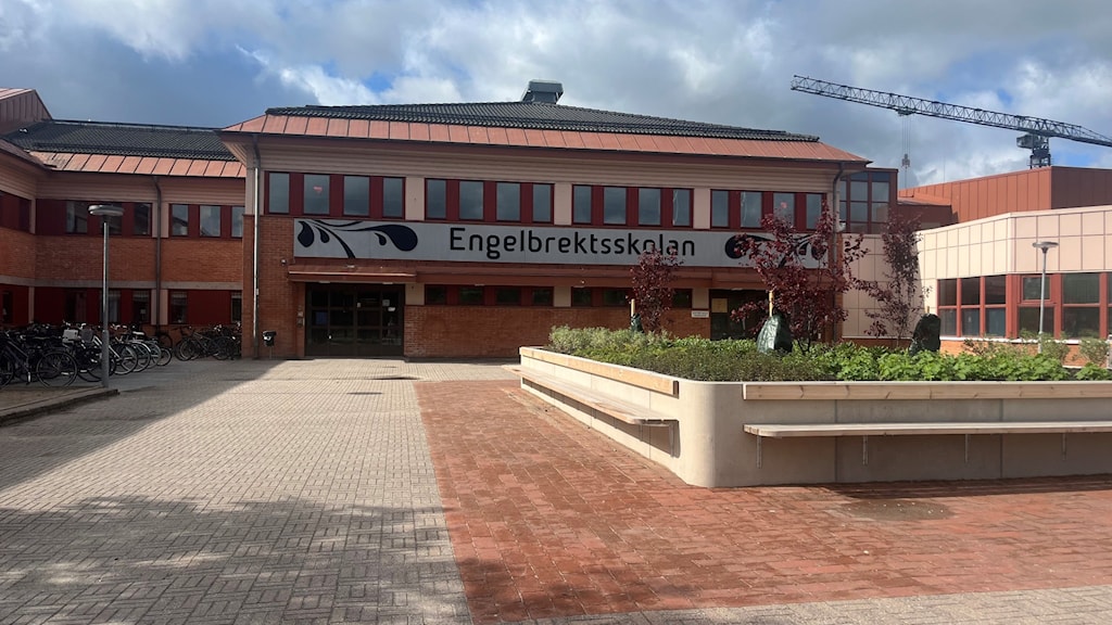 Elev kastade smällare mot andra elever på Engelbrektsskolan - P4 Örebro ...