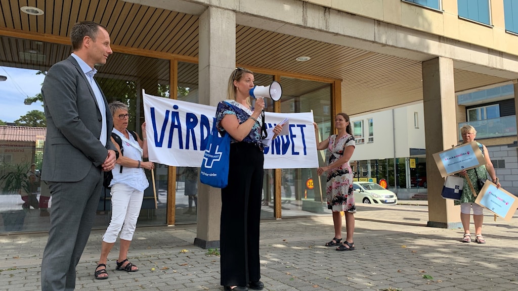 Vårdförbundet manifesterar efter tuff covid-vår - P4 Östergötland ...