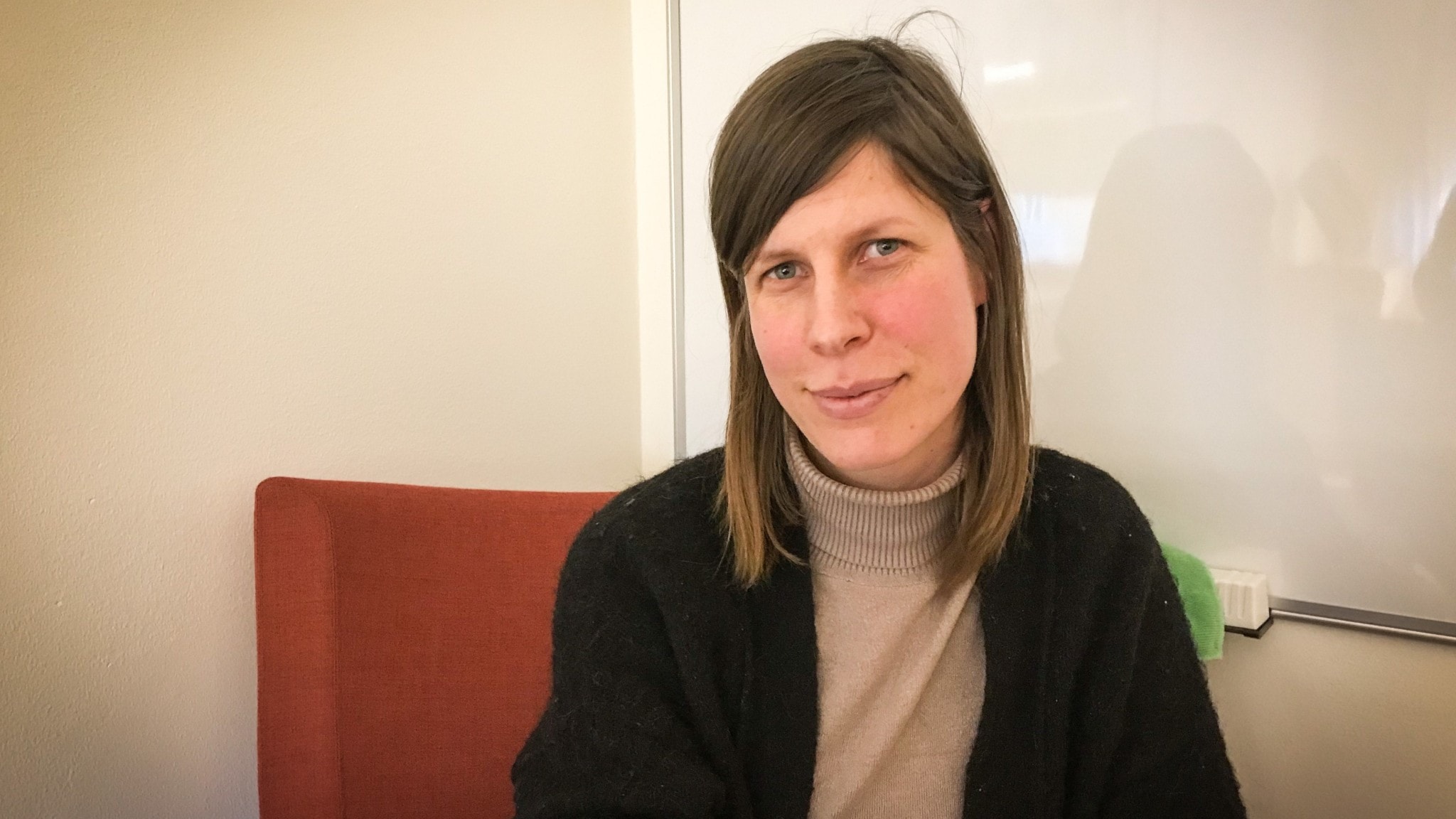 Julia tar emot personer med svåra trauman | Sveriges Radio