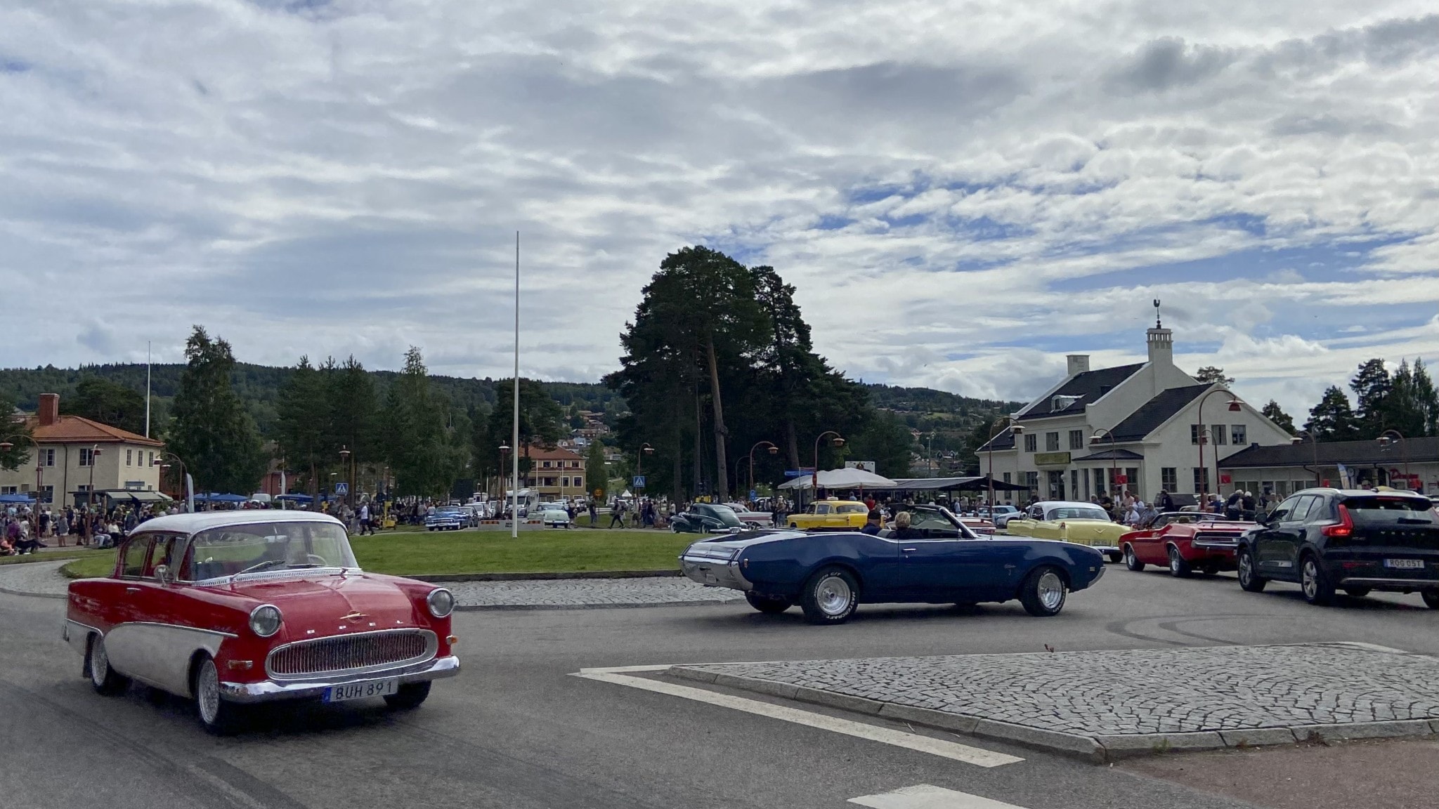 Trots inställd crusing - god stämning på Classic Car Week | Sveriges Radio