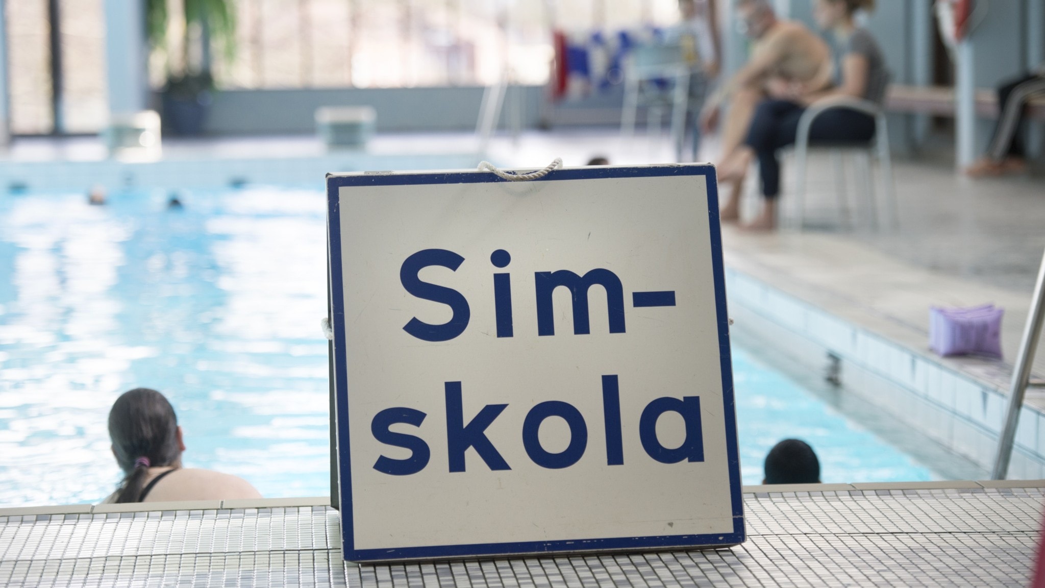 Vuxna män i Borås ska lära sig simma | Sveriges Radio