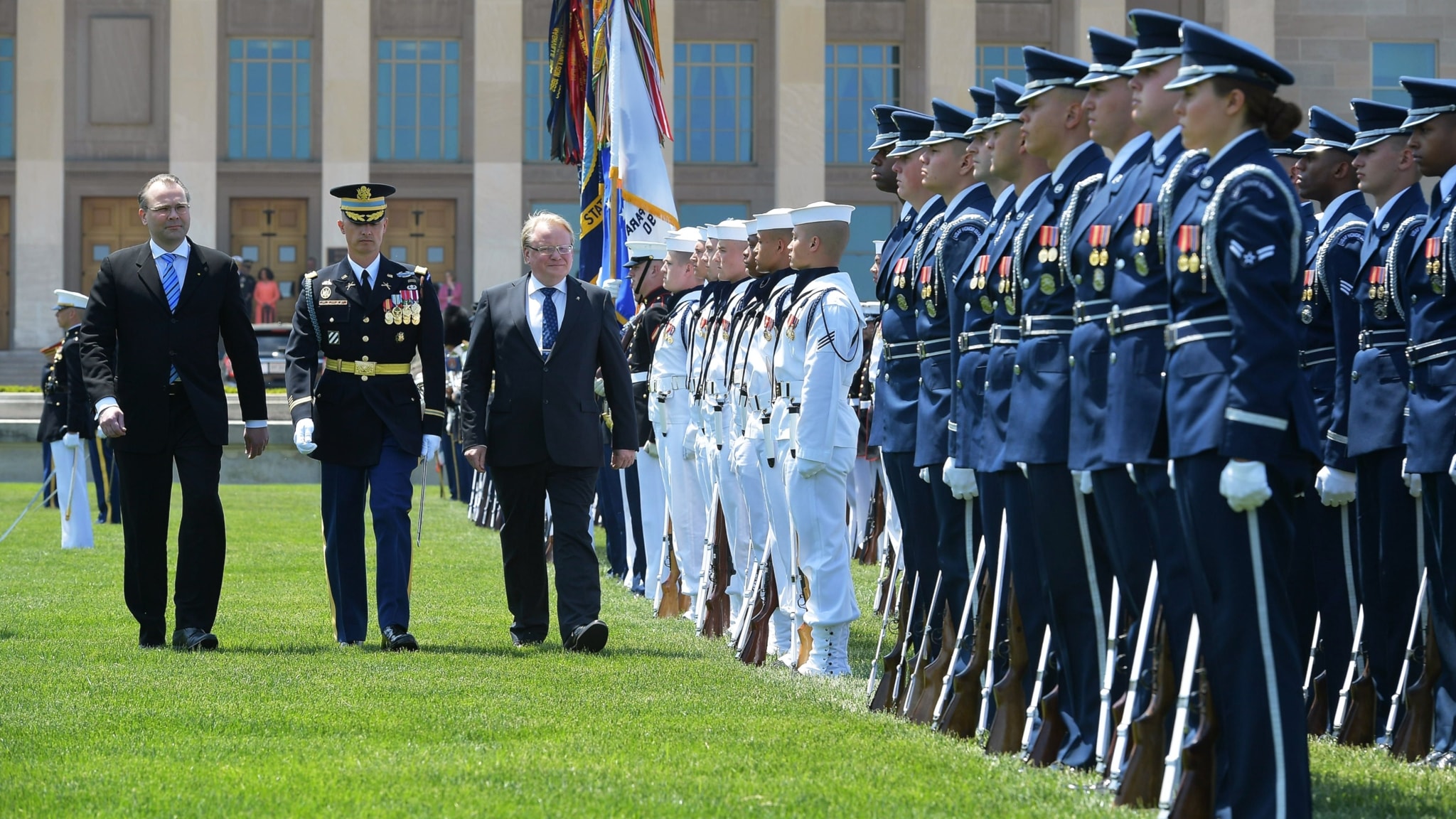 Sweden deepens military cooperation with US and Finland - Radio Sweden ...