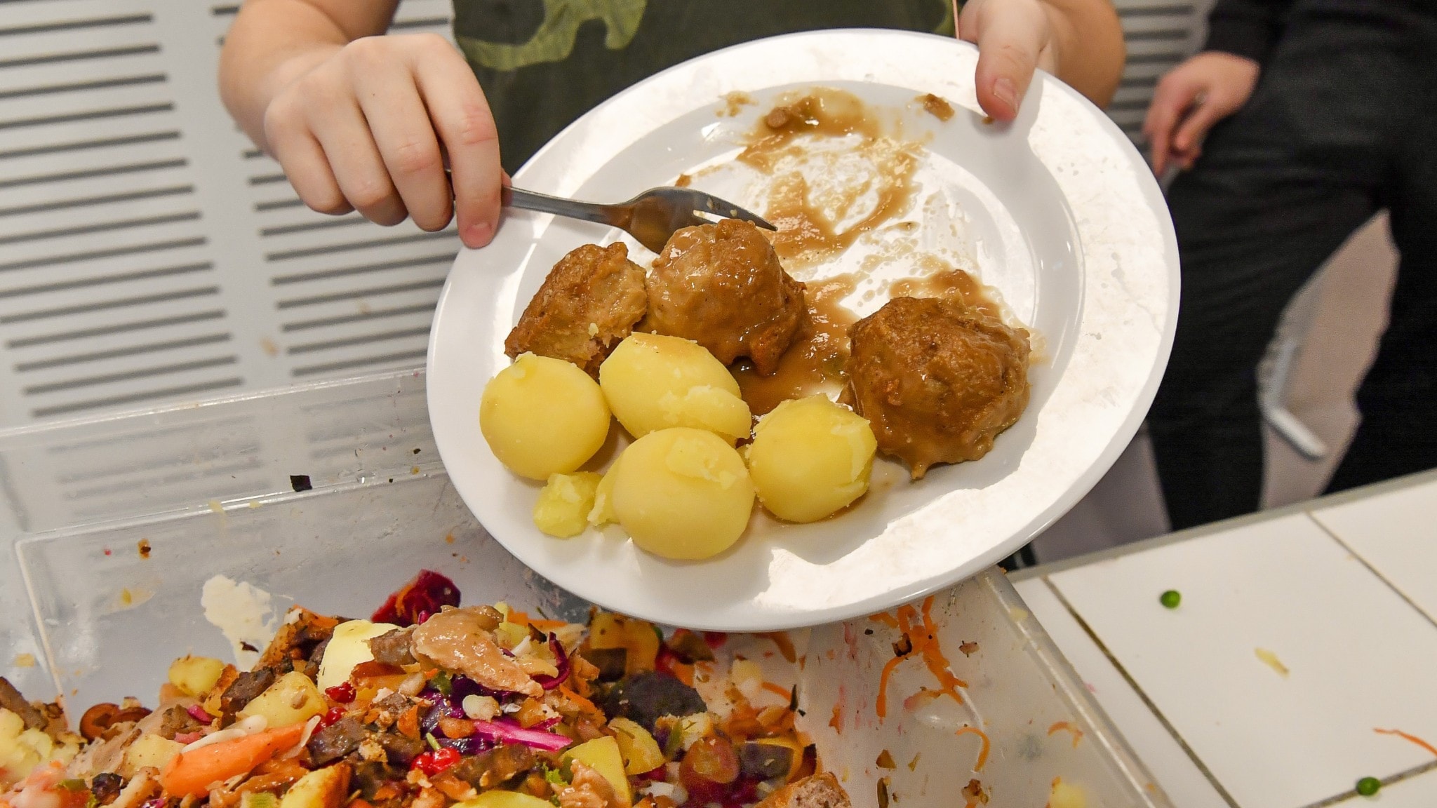 Over 60 tonnes of food waste in Swedish school canteens every day ...