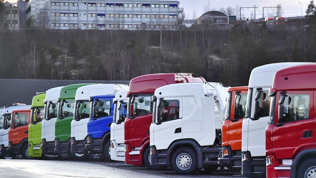 Scania och Volvo ska bygga hundratals lastbilar till Försvarsmakten ...
