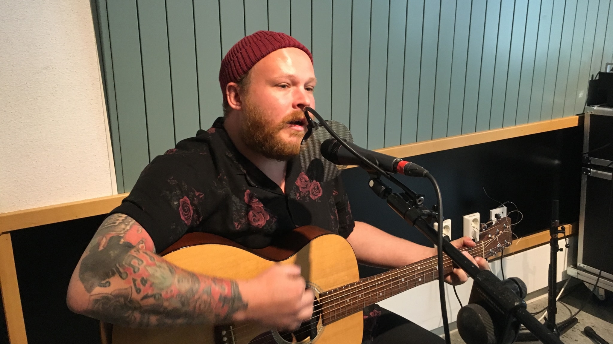 Slumpen tog EP-aktuella James Auger till svenska skogarna - P4 Jämtland ...