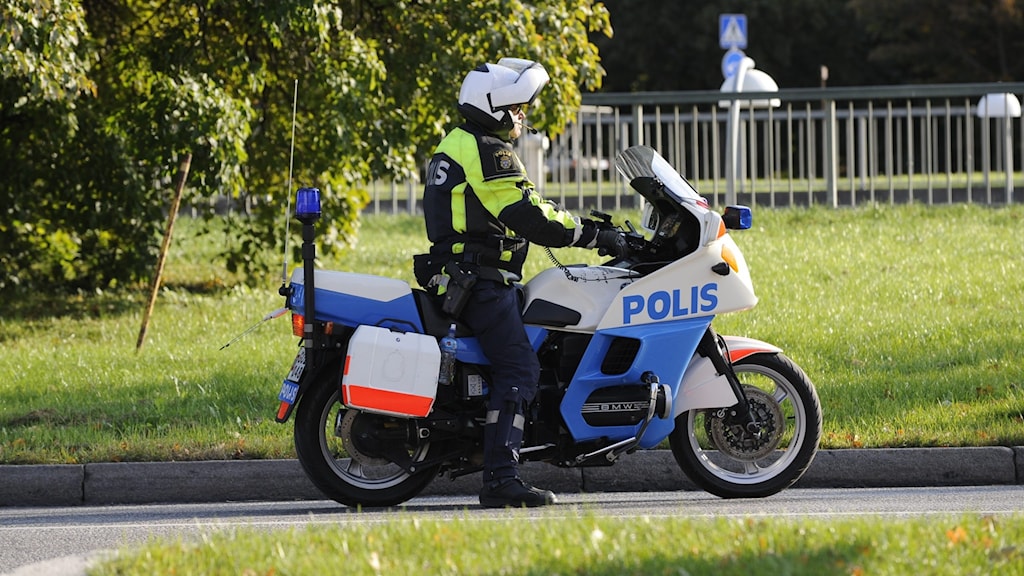 70-åring misstänks ha försökt köra på mc-polis - P4 Jämtland | Sveriges ...