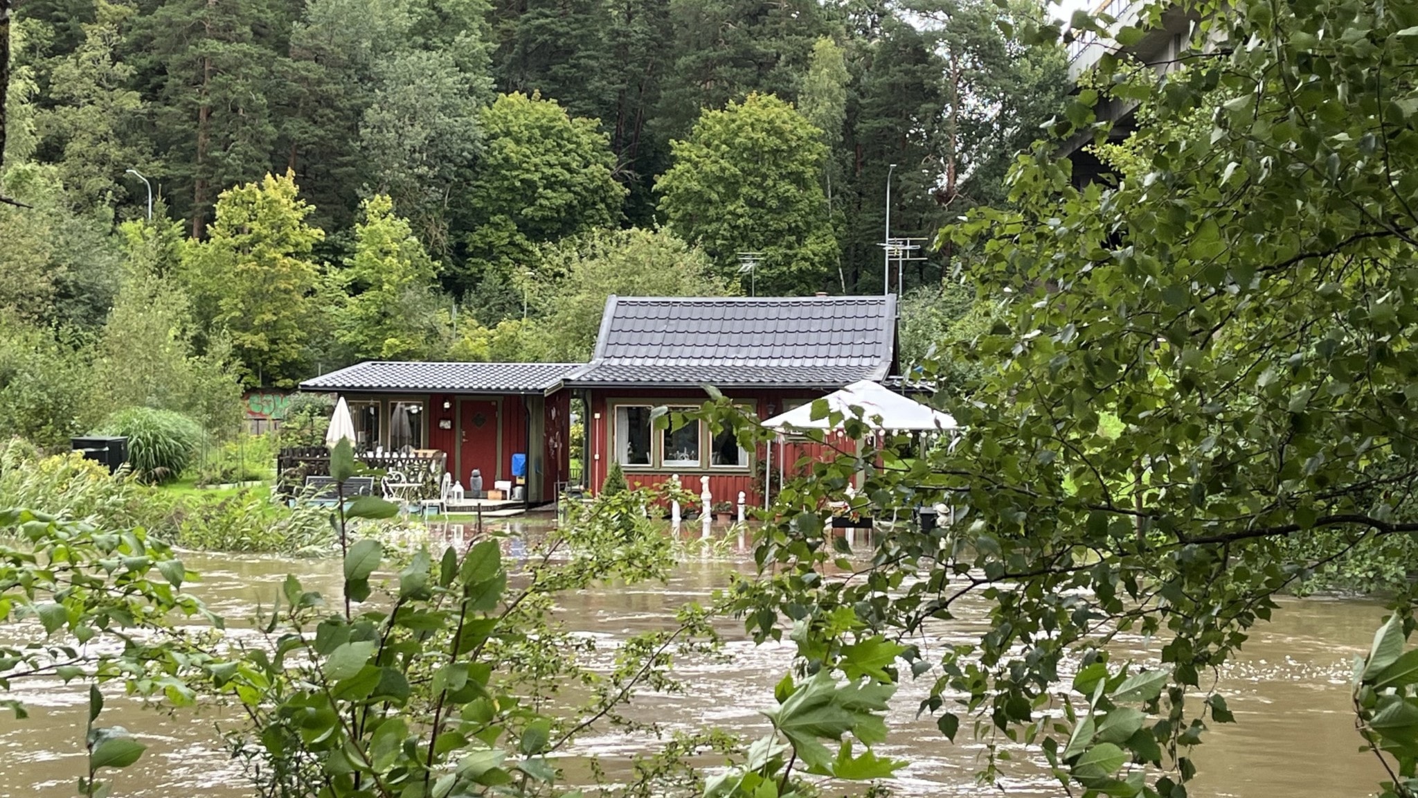 Ekot sänder direkt om översvämningarna i Västmanland | Sveriges Radio