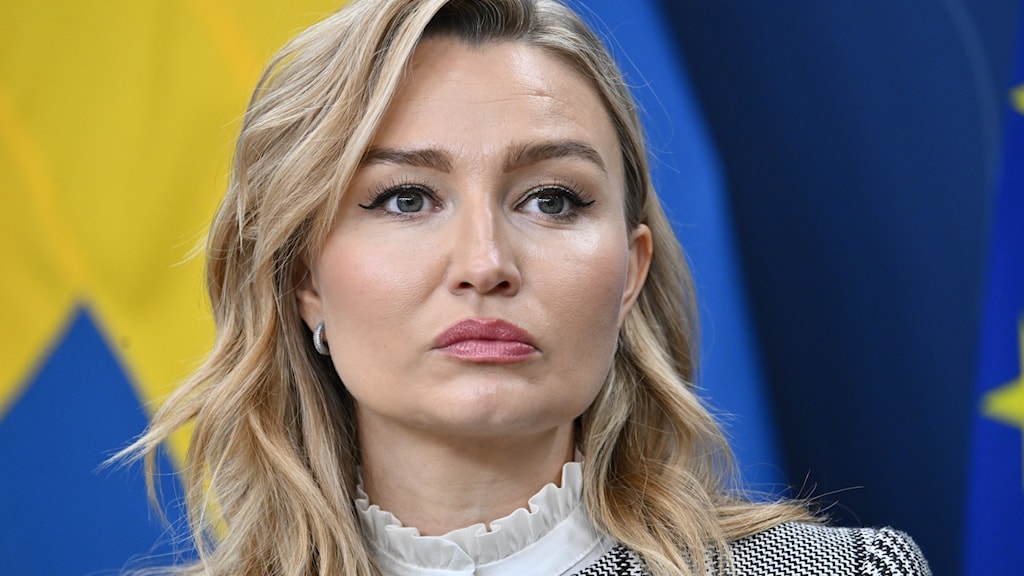 Ebba Busch slår tillbaka mot M: ”Vägrar underordna mig” | Sveriges Radio