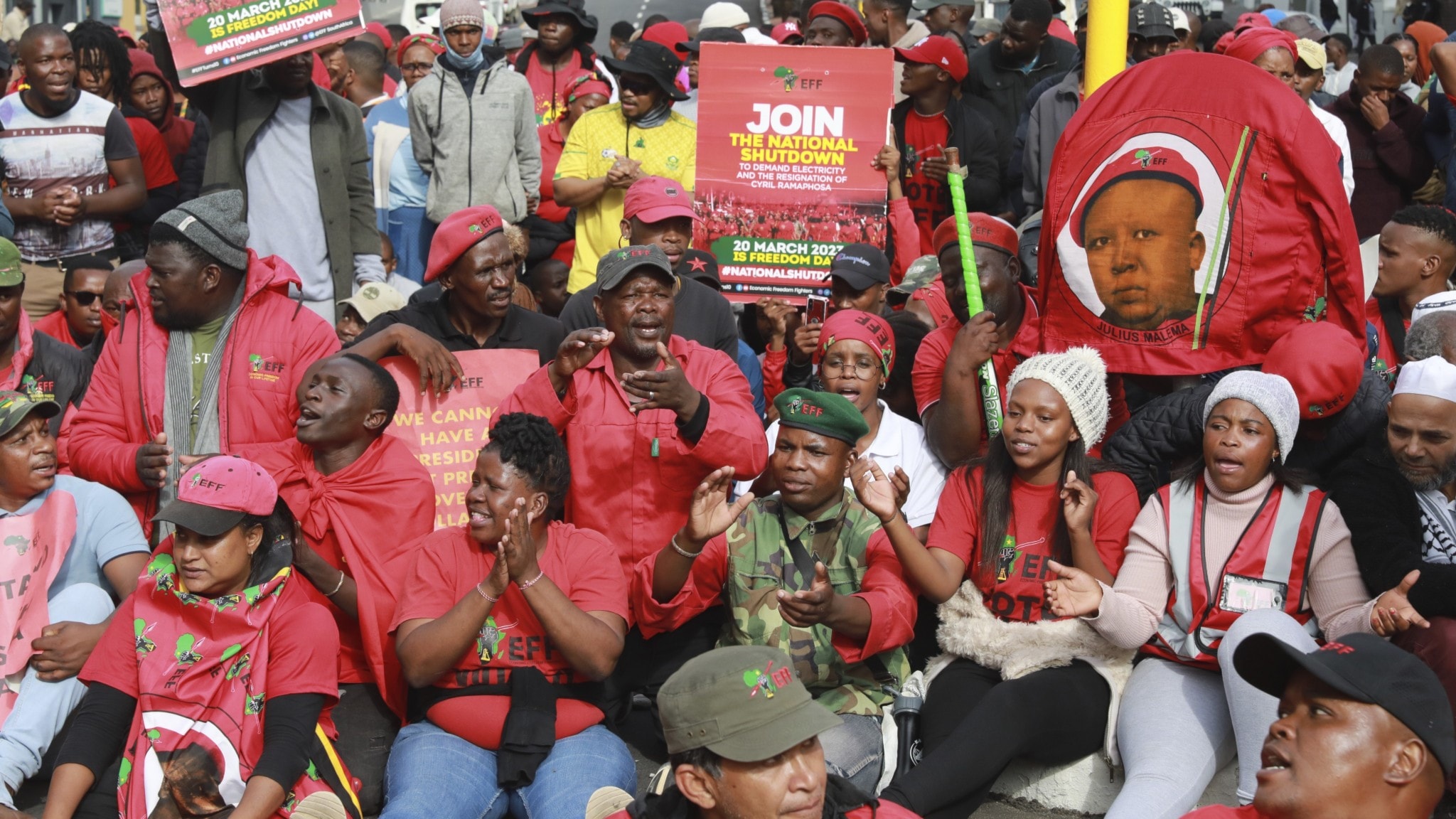Landsomfattande demonstrationer i Sydafrika – ”Vi vill att presidenten ...