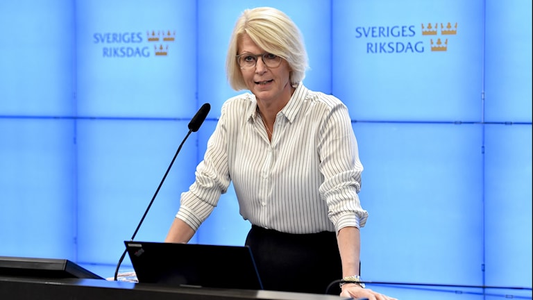 M vill köra över regeringen om mer åklagarpengar - Nyheter (Ekot ...