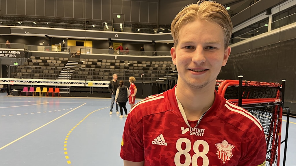 Fullsatta läktare – då gjorde Kasper säsongens första mål - P4 Sörmland ...