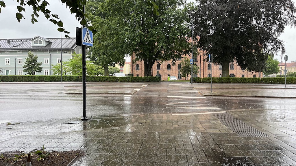 SMHI: Ostadigt väder väntas fortsätta – regn och sol - P4 Sörmland ...