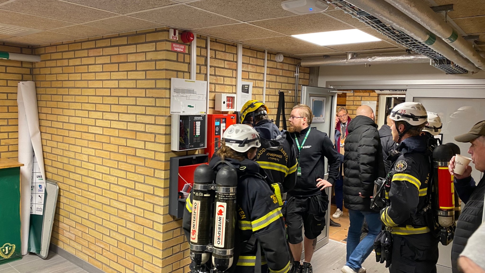 J-södras match avbröts i 20 minuter – bengaler startade brandlarm - P4 ...