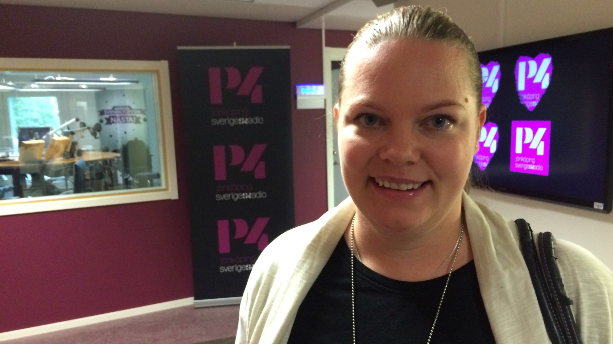 Linda tar emot över 100 nödsamtal varje dag - P4 Jönköping | Sveriges Radio