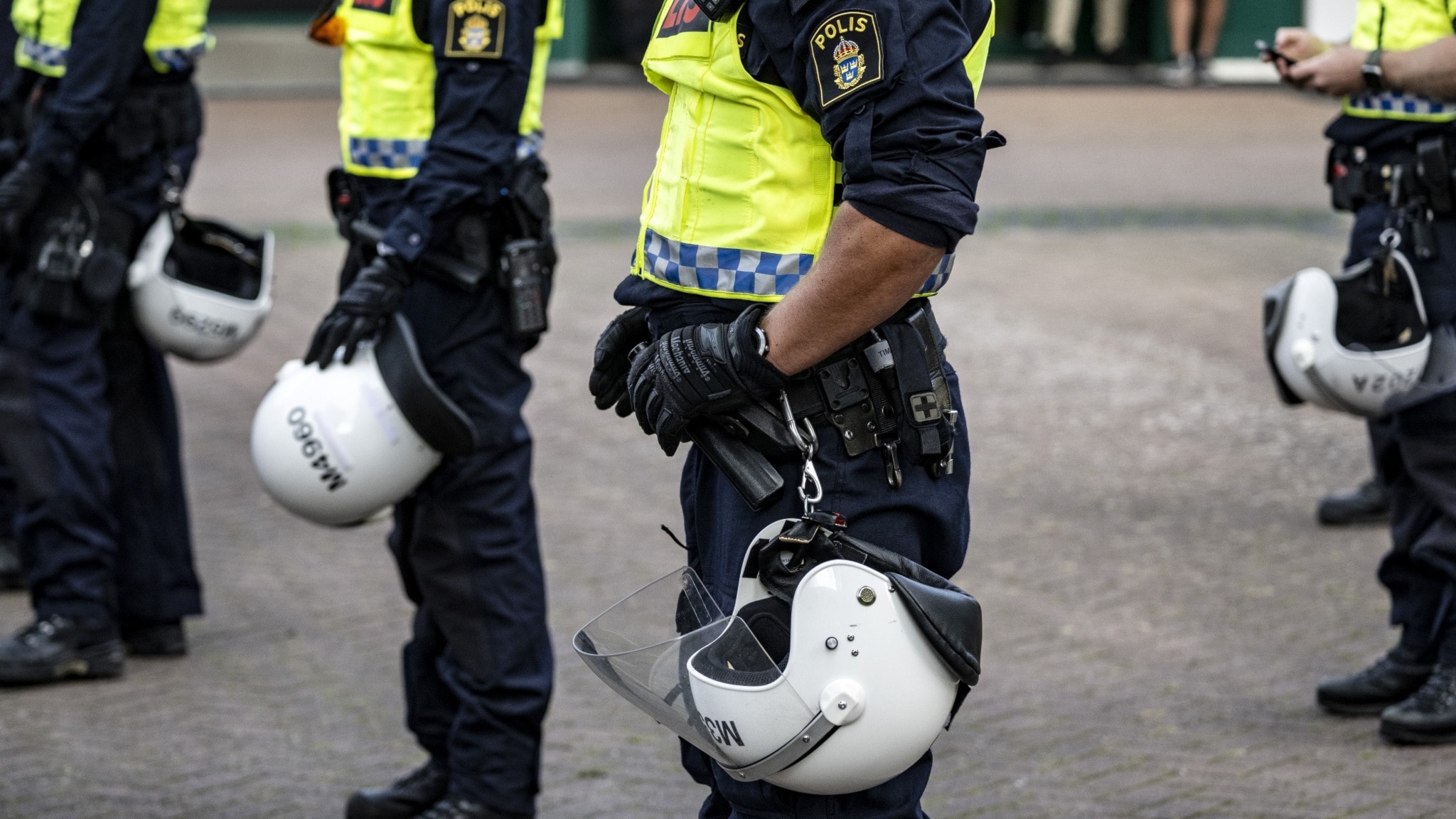 Mer pengar för poliser som hjälper till under våldsvågen | Sveriges Radio