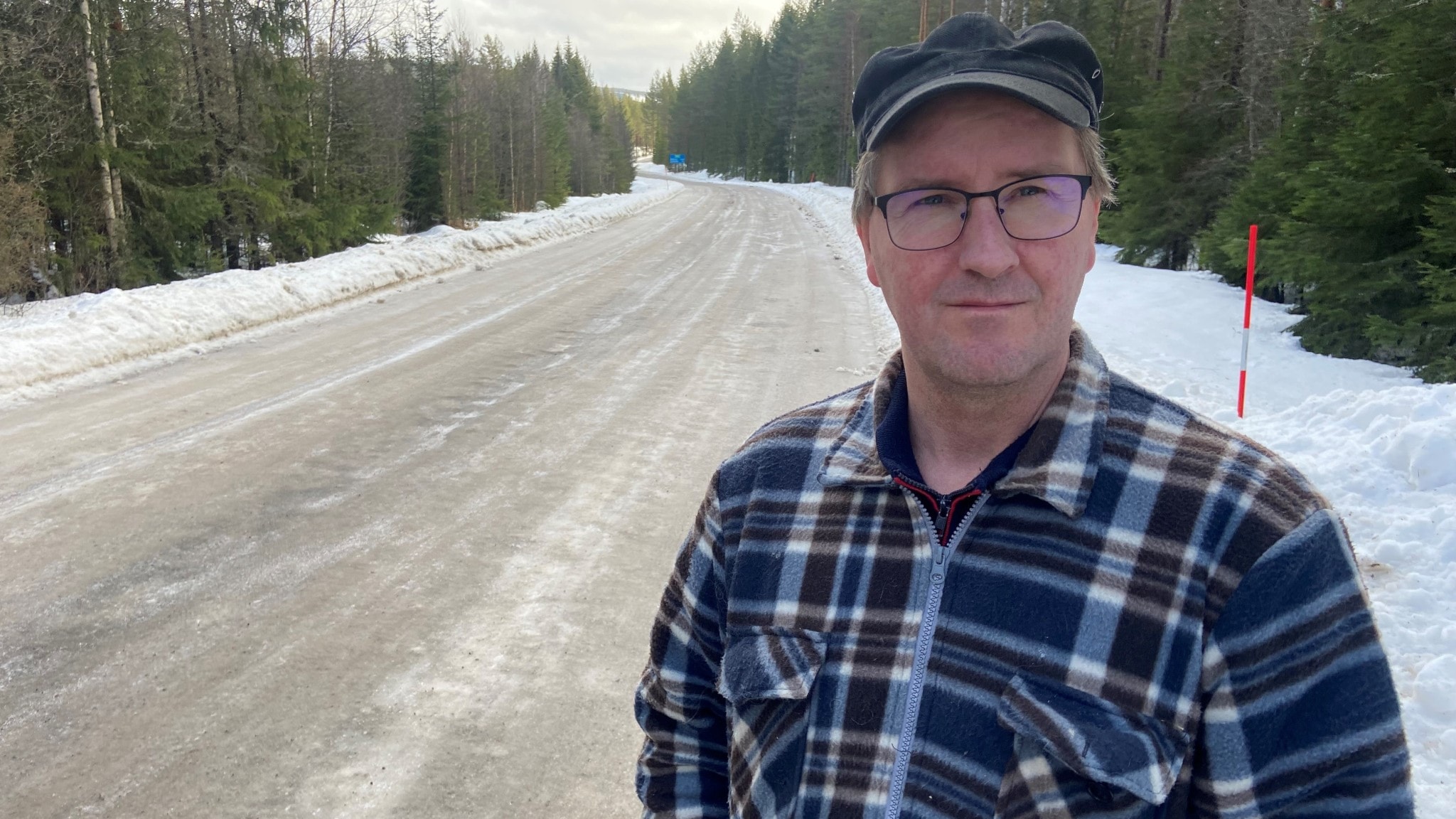 Busschauffören om E16: Vi åker på grusvägar som är bättre - P4 Värmland ...