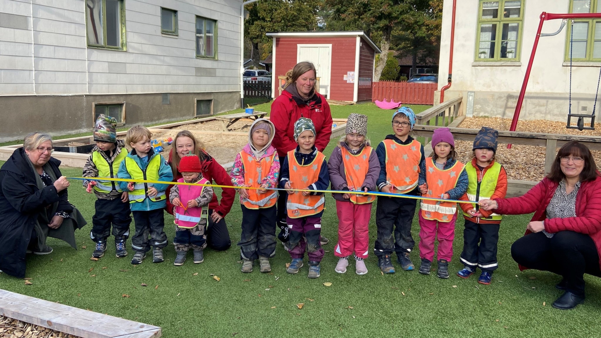 Gungor och rutschkana – nu rustas gården vid Eskelhem förskola upp - P4 ...