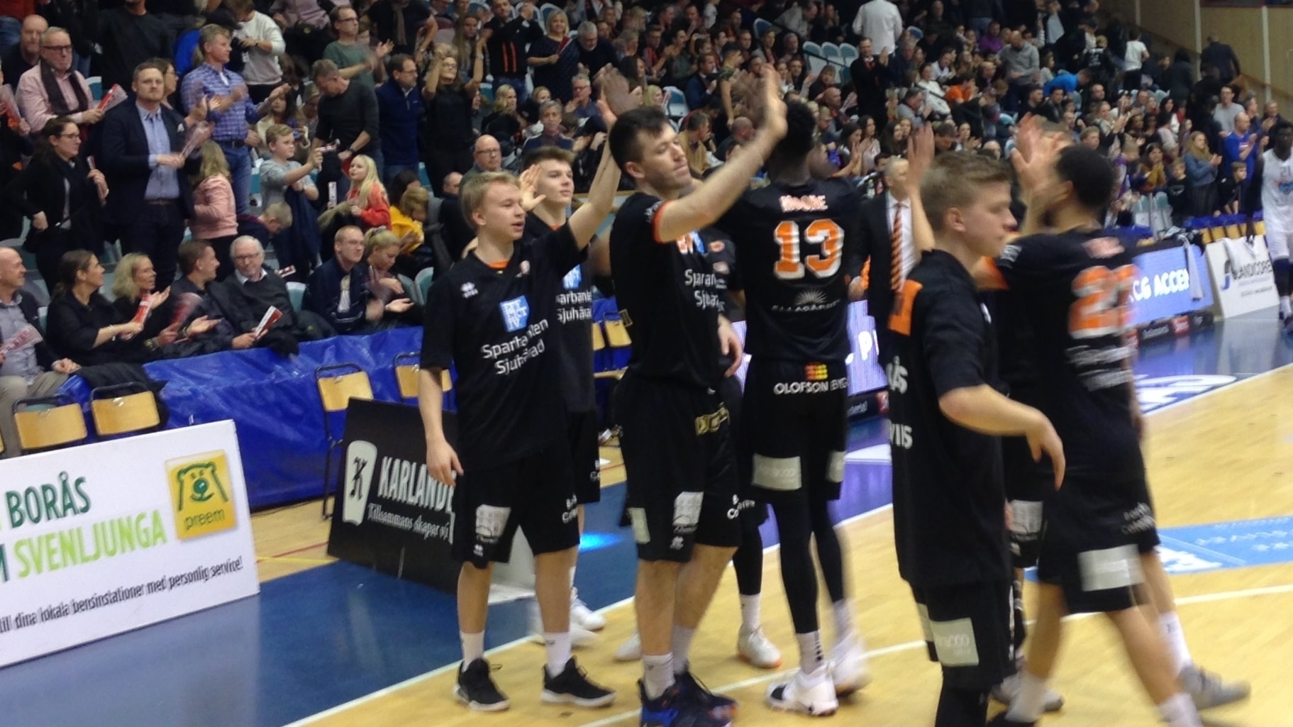 Seger för Borås Basket i tufft derby - P4 Sjuhärad | Sveriges Radio