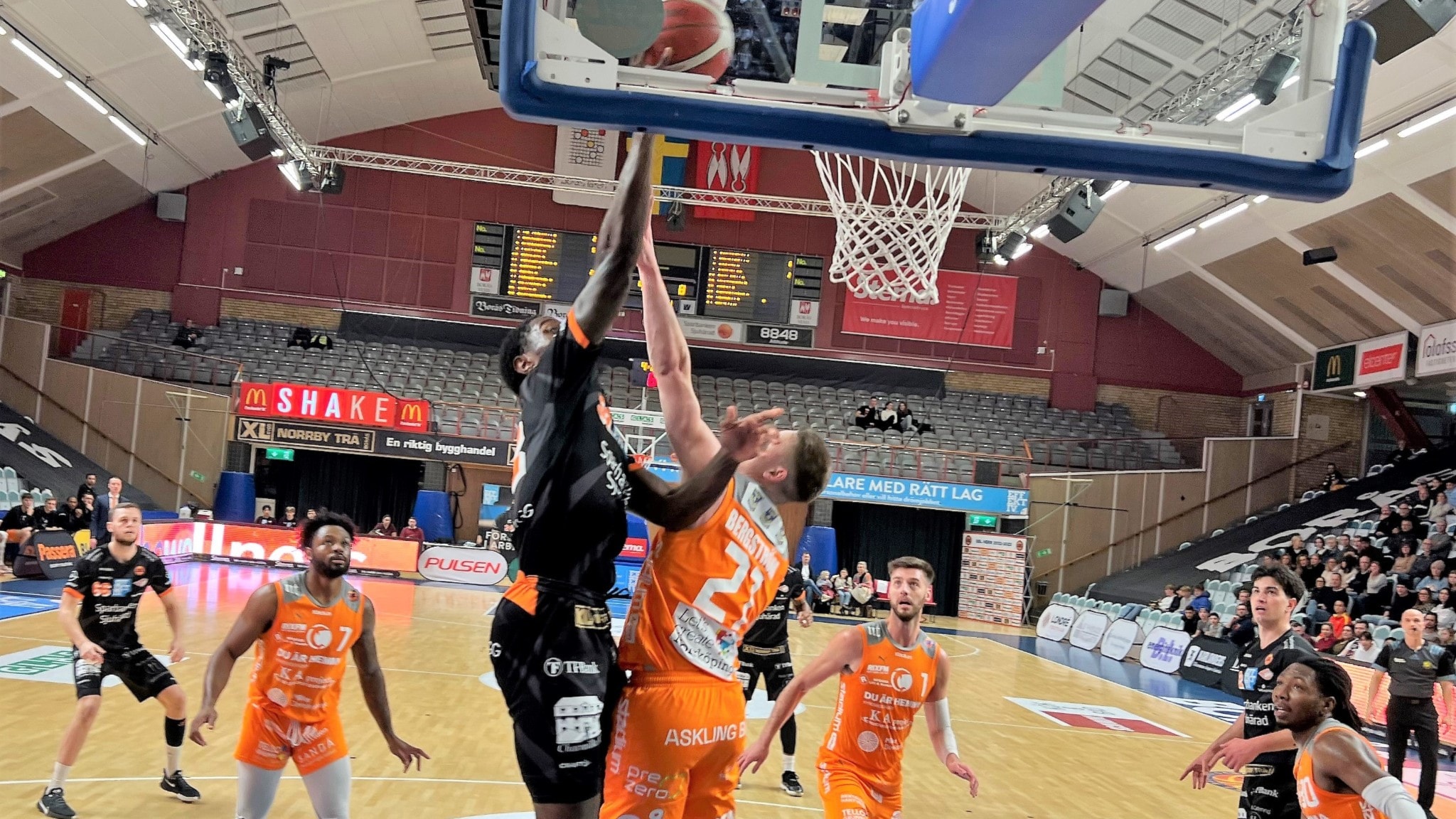 Viktig inbördes seger för Borås Basket mot regerande mästarna - P4 ...