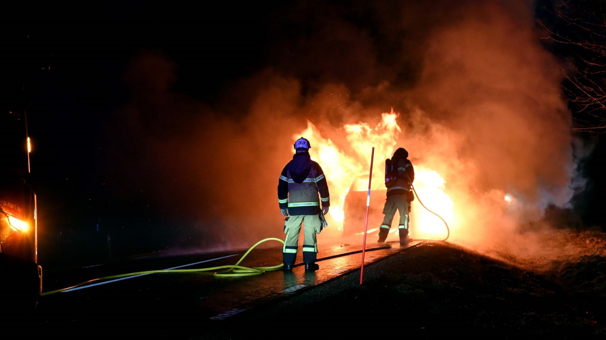 Bilfirma i Borås drabbad av brand – två bilar skadade - P4 Sjuhärad ...