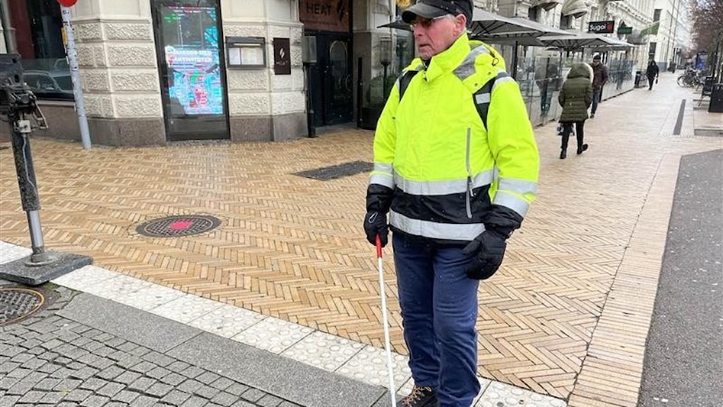 Svårt för blinda att gå på stan – Lars-Göran: ”Arg” - P4 Malmöhus ...