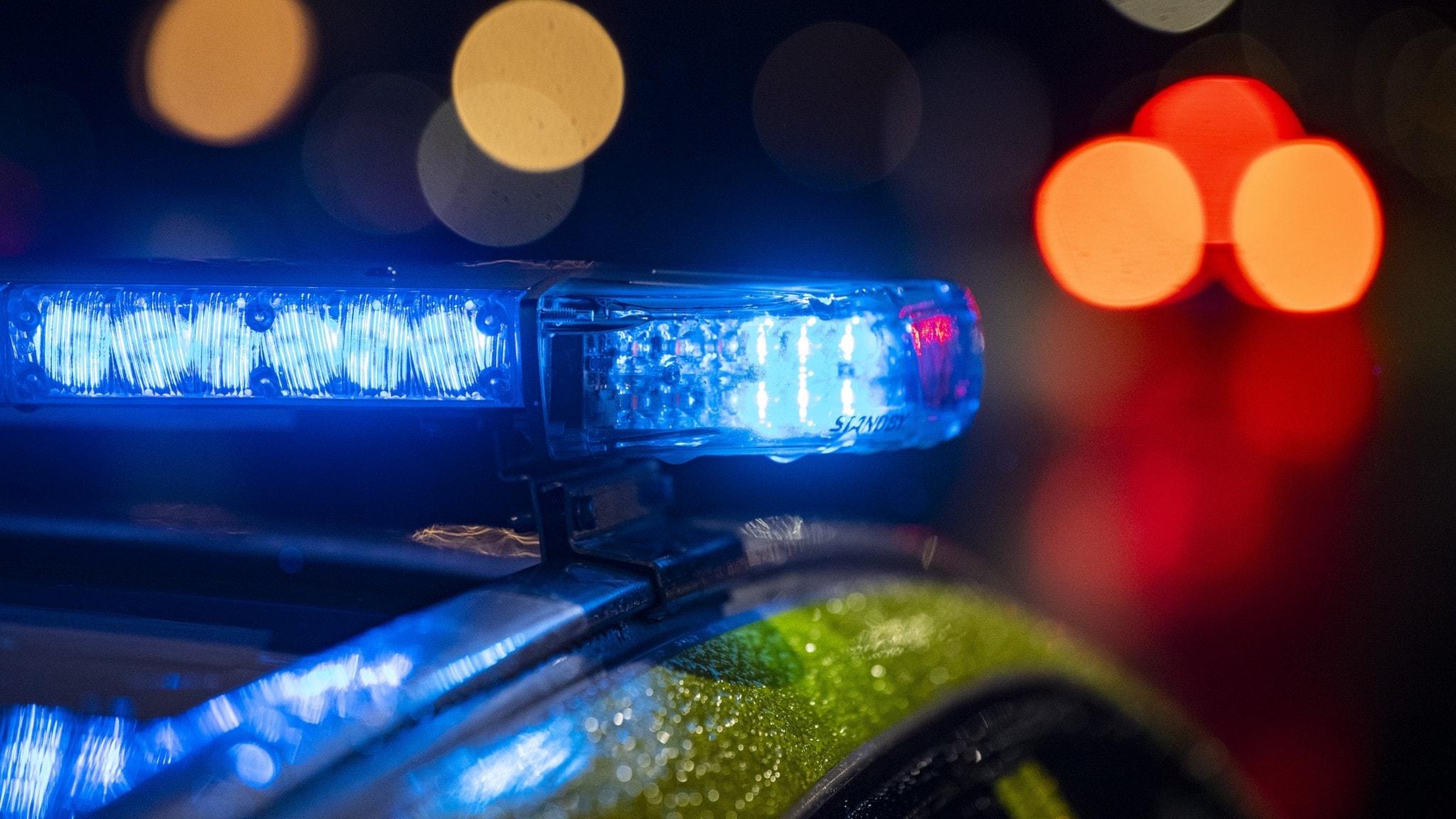 Polisen: Högst angelägna att få tips om man i gammal Volvo - P4 ...